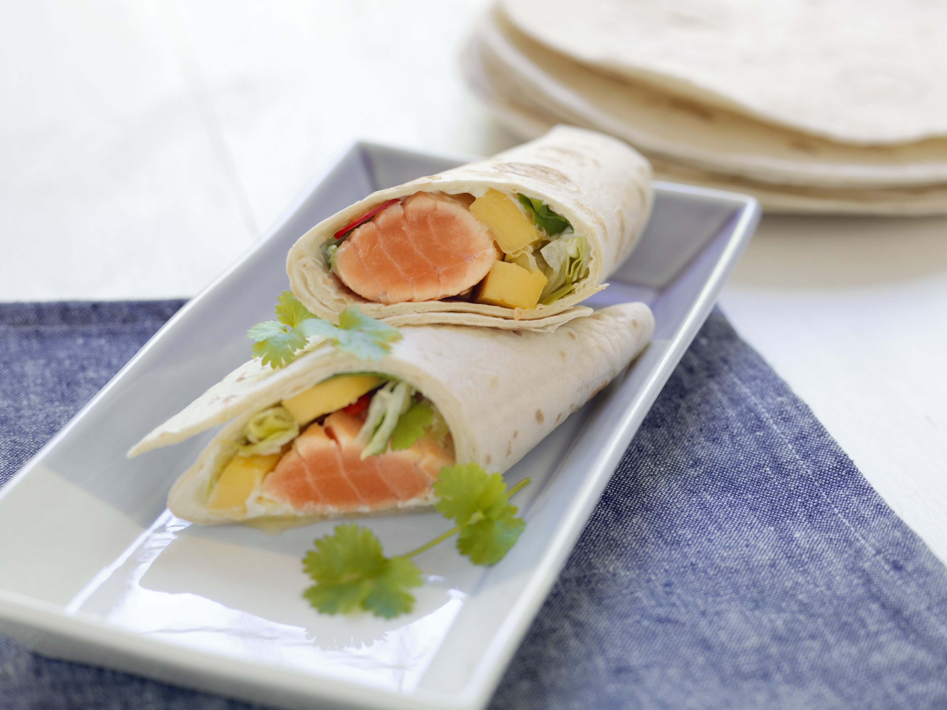 Wrap med laks og mangosala | Oppskrift - Fiskesprell - Fiskesprell